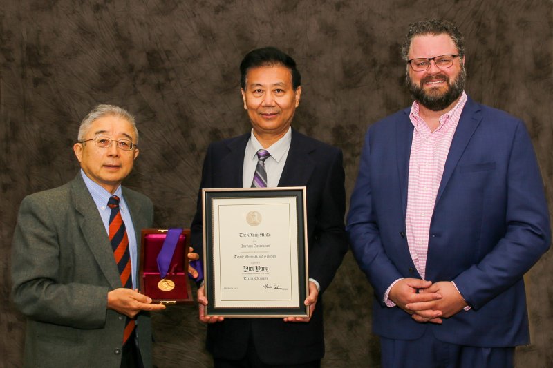 Yiqi Yang receives the 2021 Olney Medal | textile network